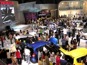 PT Honda Prospect Motor lampaui targer penjualan 1000 unit di Gaikindo Auto Expo 2005 :: Honda ...